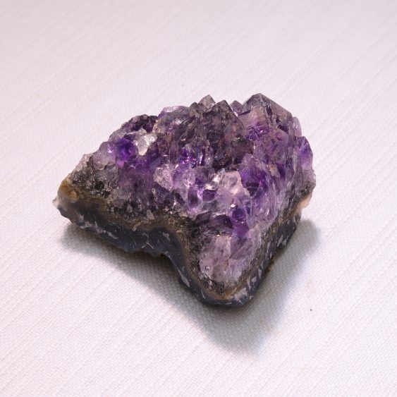 Amethist edelsteen, een symbool voor intuitie | Kristallen - Happinez