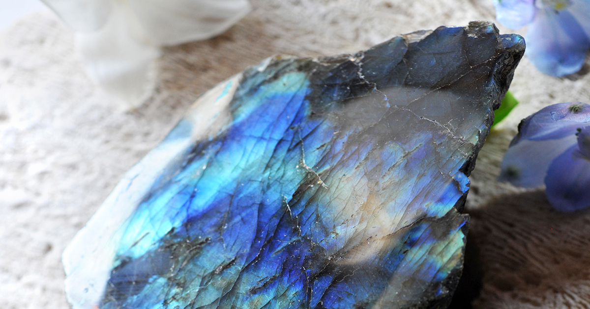 Labradoriet: waarom deze kleurrijke steen favoriet is